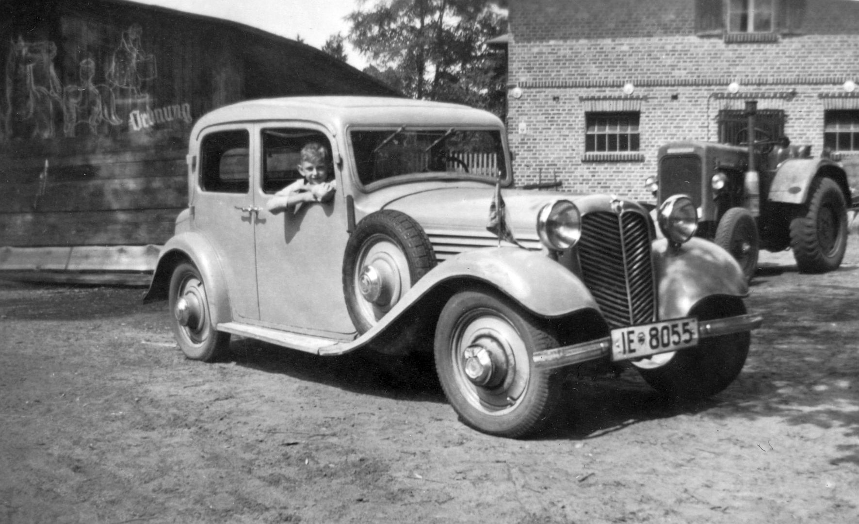 Stoewer_R-140_Limousine_Kz_Frankfurt_Oder_Galerie | Vorkriegsautos auf ...